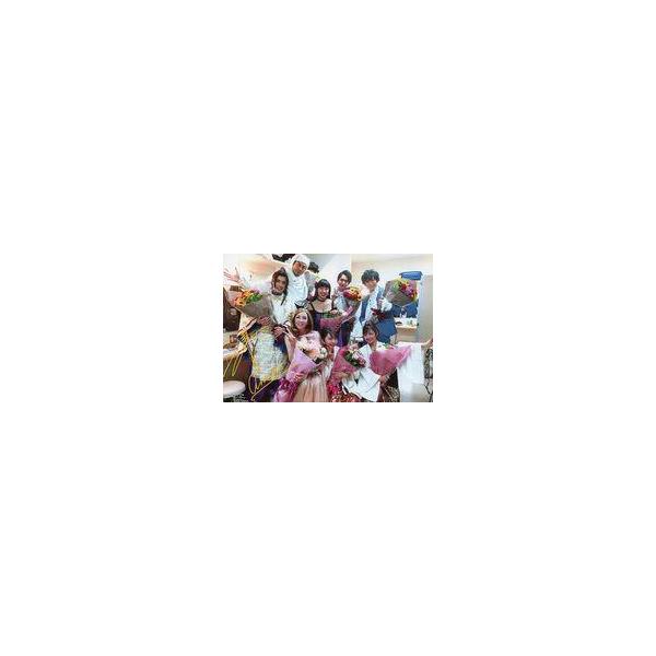 商品名：中古生写真(男性) 集合(8人)/横型・膝上・花束持ち・楽屋・冴木杏奈印刷サイン入り・2Lサイズ/舞台「Inner World Evolution インナー ワールド エボリューション 内世界の進化 II」ブロマイド生写真(男性)/俳優