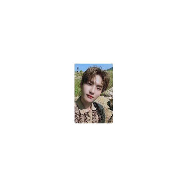 商品名：中古コレクションカード(男性) CRAVITY/ウビン(Woobin)/裏面緑/CD「SEASON 2 HIDEOUT ： THE NEW DAY WE STEP INTO」(Ver.3)封入特典フォトカードコレクションカード(男性...