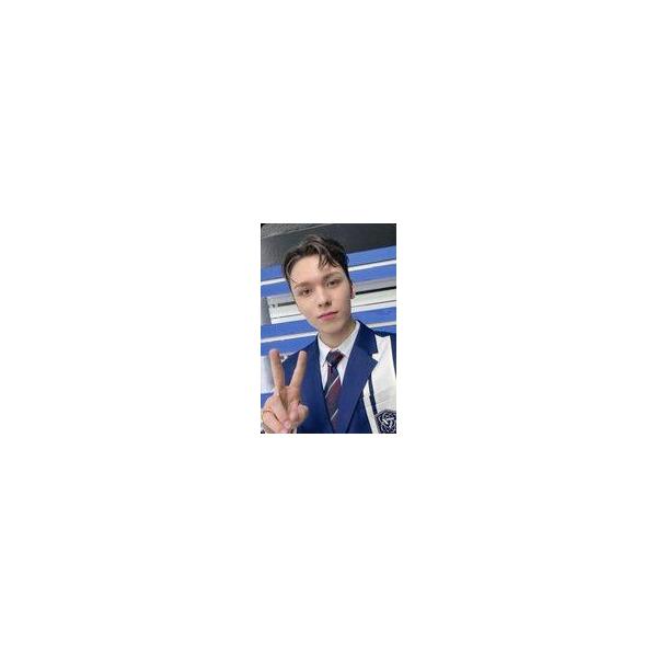 商品名：中古コレクションカード(男性) SEVENTEEN/VERNON(バーノン)/裏面白・文字青/CD「JAPAN 1ST EP DREAM」(初回限定盤B)封入特典フォトカードコレクションカード(男性)/CD「JAPAN 1ST EP...