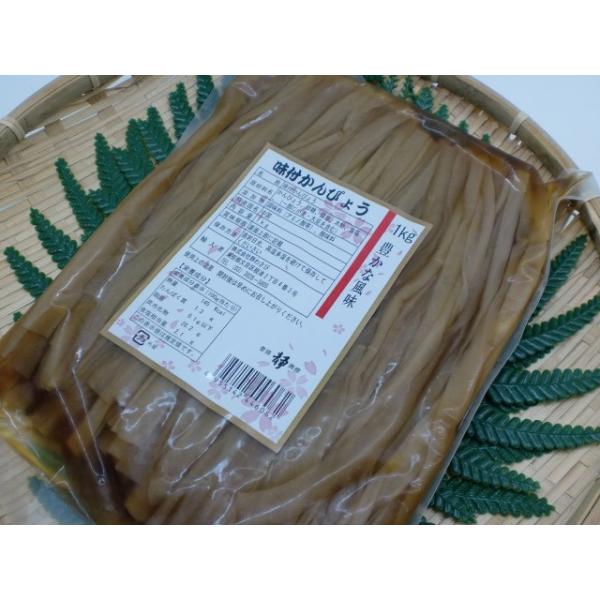 巻き芯！あとはシャリに乗せて巻くだけ 使いやすい、整列された味付かんぴょうをお手頃価格でご提供。長さは海苔の長さの約18ｃｍです。海苔にシャリを敷き、巻き芯をのせるだけ。そのまま巻き寿司のネタとしてご使用ください。かんぴょうを釜で煮込んだ後...