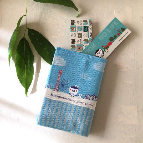 本好きさんへのプレゼントにぴったりな、大人可愛いブックカバーです。しおり(紙製)を同梱します。（しおりのデザインは変更する場合があります）168mm×300mm（文庫サイズ）綿100%（10/8オックス）プリントの堅牢度は大変高いですが、型...