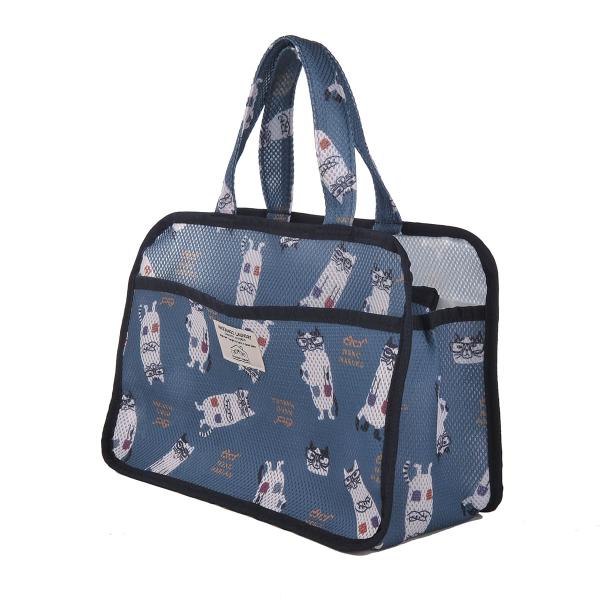 【発売日：2021年06月10日】品　名　：クスグル スパバッグ Lサイズ 品　番　：21-2235カラー　：#2/NB ねこまるけ柄サイズ　：タテ 22cm、ヨコ 32cm、マチ 13cm、持ち手長さ 33cm素　材　：ポリエステル 10...