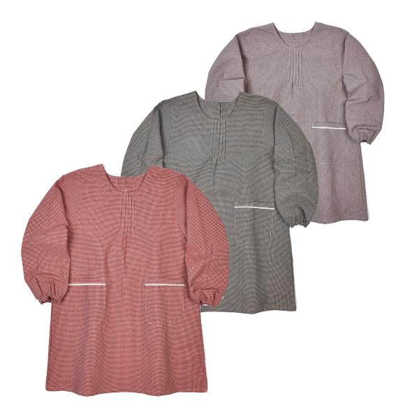 【発売日：2023年08月30日】ブランド：クスグルジャパン Kusuguru Japan品　番　：KSK-305品　名　：リップルチェック 釦リボンあきカッポウカラー　：#1/RD アカ、#2/BK クロ、#3/PL パープルサイズ　：着...