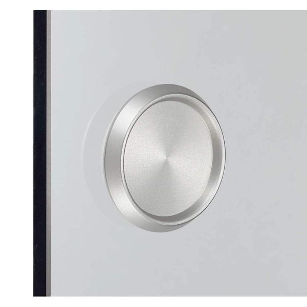 丸型のガラス扉用の引手です。・接着剤で取り付けるため、ガラス加工が不要です。・厚みが薄いため、引き違い扉にも使用できます。＜製品詳細＞■シリーズ：■製品名：ガラスドア用引手■品番一覧：53-3091-983　　　　　　53-3158-901...