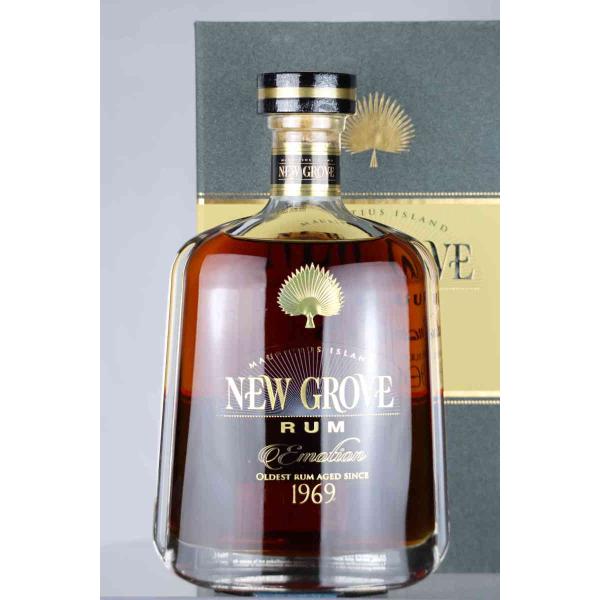 1969年11月からウイスキーの古樽で熟成され、大切に保管されてきた原酒を使用。1969年〜2008年までの様々なビンテージをブレンドすることで、フルーティーかつパワフルなエリクサーのような仕上がり。バターやパイのようなリッチな風味に、柑橘...