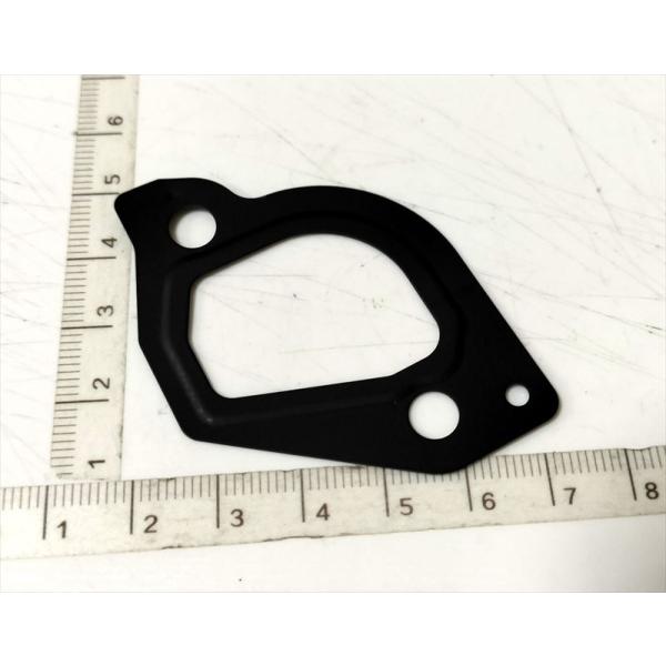 AI-start12832-58J00は、スズキ車のエンジンにおいて、カムチェーンテンショナーアジャスタの取り付け部に使用されるガスケットです。この部品は、テンショナーアジャスタとエンジンブロックとの接合部に挿入され、オイル漏れを防ぐ役割を...