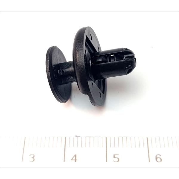 車名：キャリィ／エブリィ エヴリイユウセイ型式：DA64V様式：DA64V車台番号：760002〜開始年月：平成22年05月終了年月：グループ：アウターボデー・ボデーフィティングパーツカテゴリ：マッドフラップ特記：品番：09409-0733...