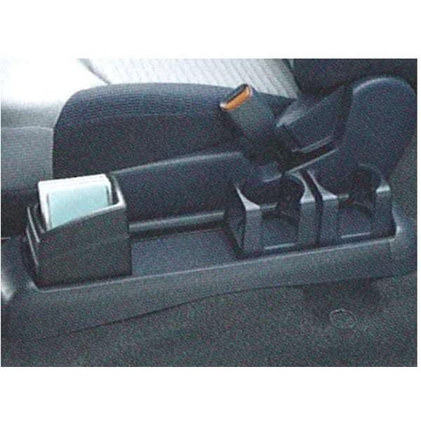 商品ID:colt093車種名：コルト品名：MD BOX 取り付けできる年式：平成16年10月〜19年11月型式：Z21 Z22 Z23 Z24詳細：MDを6枚収納可能。※カップホルダーと同時装着する場合は当品を2個まで装着できます。※BO...