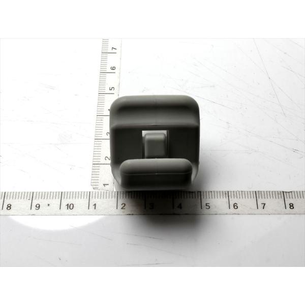 商品ID：ebqs97-3カタログNo：894110車名：ピクシスバン型式：S321M S331M開始時期：2011/12グループ：ボディーカテゴリ：アームレスト&amp;バイザー部品名：バイザホルダのみ品番：7434897401B2