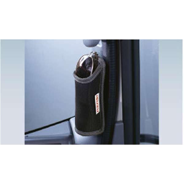 商品ID:eiis079車種名：エルフ品名：ピラーポケット取り付けできる年式：平成26年11月〜next型式：FR6AA FR6AAS〜詳細：サングラス等の収納ができます。ハイキャブ と ワイドキャブ：○取り付け難易度は 「やさしい」※参考...