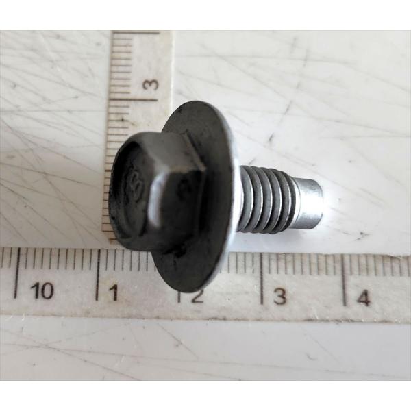 車名BRZ適用車種2C適合年式平成23年11月〜next車種記号Z10グループ外装・内装関連名称アンダーカバー＆エキゾーストカバー部品名フランジ ボルト Ｍ８Ｘ１６品番901000413図の番号572-01図の略番M000413ノートアンダ...