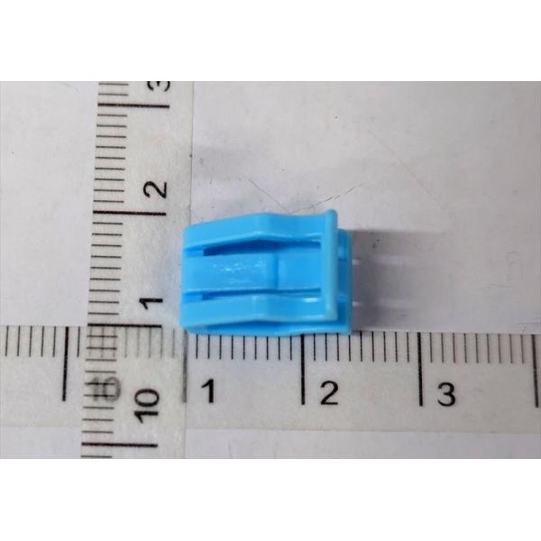 車名：フォレスター型式：SK#グループ：ボディ、トリム、アクセサリー、エアコンカテゴリ：コンソールボックスFIG：930部品コード：W130251品名：クリップ品番：909130251