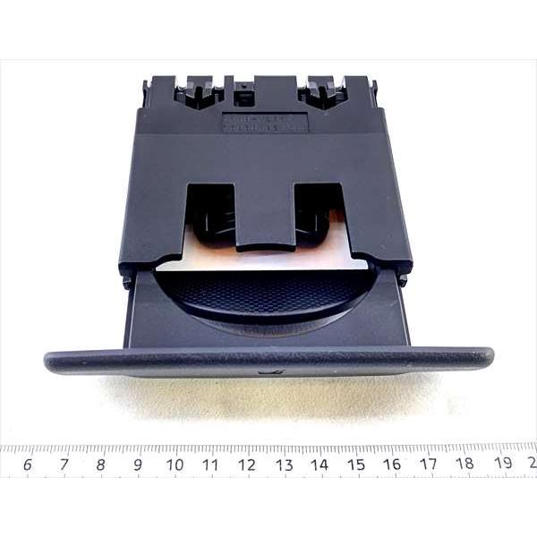 車名：ラパン 4V型式：HE22S様式：HE22S車台番号：180001〜240000開始年月：平成22年05月終了年月：グループ：ドアフィティングパーツ・ボデーインナーパーツカテゴリ：インストルメントパネル特記：TUNER品番：73830...