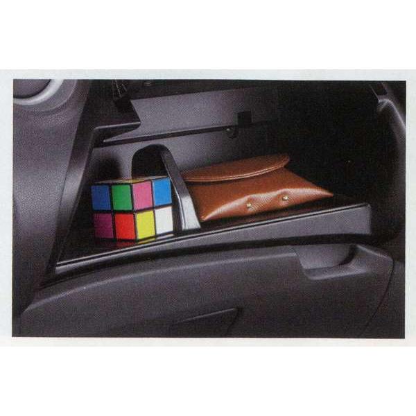 商品ID:isot025車種名：ノート品名：グローブボックスパーティショナー取り付けできる年式：平成25年12月〜26年10月型式：E12詳細：転がりやすいものも、大きさに合わせて収納できるように、仕切りで区切りました。小物類をスッキリ収納...