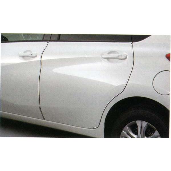商品ID:isot047車種名：ノート品名：ドアエッジモール取り付けできる年式：平成25年12月〜26年10月型式：E12詳細：ドアエッジ部を傷つきからガードします。また、サイドビューに上質感を与えます。※全てのグレードに取り付け出来ます取...