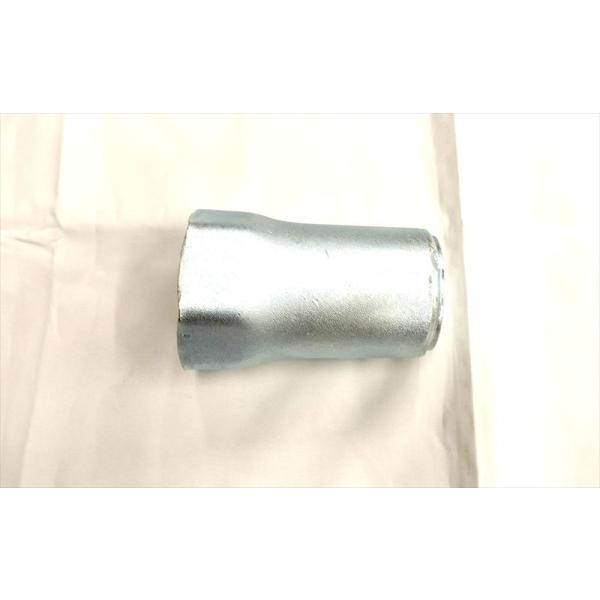 トヨタ純正部品純正品番： 09607-60020AI-startトヨタの特殊工具「WRENCH SST 09607-60020」は、ランドクルーザーなどの四輪駆動車のフロントハブのロックナットを締緩するために設計された専用ソケットレンチです...