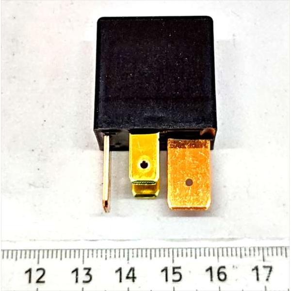 マツダ純正部品車種名： ＭＰＶ型式： DBA-LY3P純正品番： L1Y1-67-730