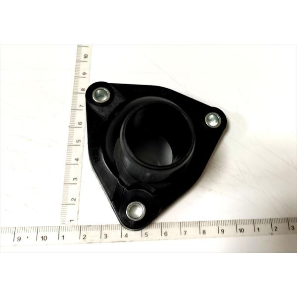 日産純正部品車種名： キューブ型式： BZ11-TDLAR純正品番： 11060-AX000AI-start日産の品番11060-AX000は、エンジンヘッドから冷却水をラジエーターへ導くウォーターアウトレットパイプです。この部品は、冷却系...