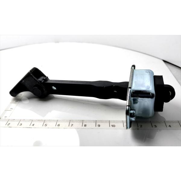 車名：キャリィ／エブリィ エブリイユウセイ型式：DA64V様式：DA64V車台番号：780002〜790000開始年月：平成24年04月終了年月：25年03月グループ：アウターボデー・ボデーフィティングパーツカテゴリ：フロントドアパネル特記...