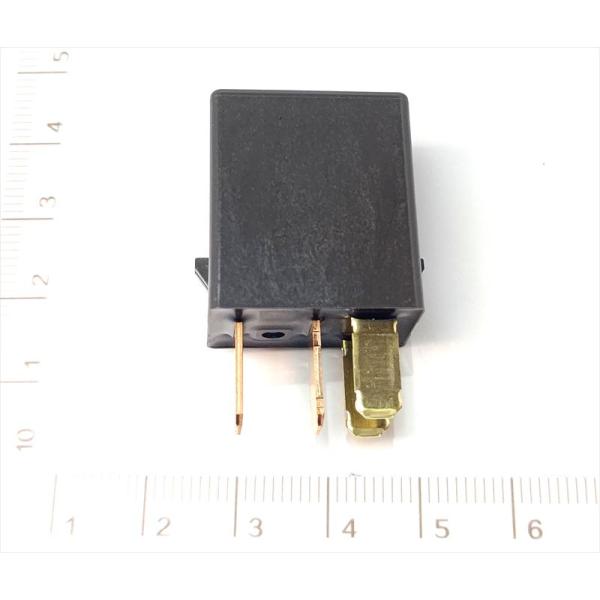メーカー:トヨタ品番:SU003-07226名称:リレーASSY エアコンリレー英語:Relay Assemblyエンジンルーム内のリレーボックスに取り付ける電装部品です。エアコンコンプレッサーなどへ流れる電気を切り替え，エアコンを正常に作...