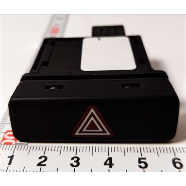 ハスラー TURBOのスイッチ ハザードウォーニング(ブラック) ※写真 No 16番車名：ハスラー TURBO型式：MR31S様式：MR31S車台番号：800001〜開始年月：平成25年10月終了年月グループ：エンジンフューエルカテゴリ：...