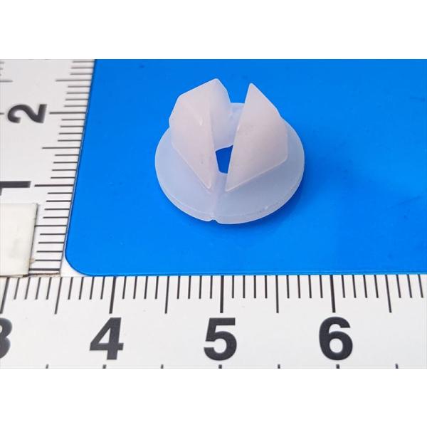 ラパン 4Vのナット ※写真 No 3番車名：ラパン 4V型式：HE21S様式：HE21S車台番号：100001〜140000開始年月：平成14年01月終了年月：平成15年08月グループ：その他（エアコン・ツール他）カテゴリ：リヤバンパ特記...