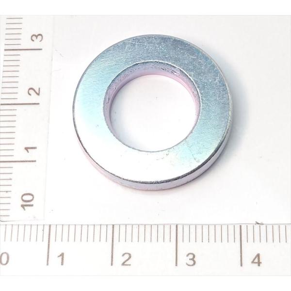 AI-startフロントストラットロアのワッシャー（品番：20560AA040）は、スバル車のフロントサスペンションにおいて、ストラットの下部とナックルを接続する際に使用される部品です。このワッシャーは、ボルトとナックルの間に挿入され、適切...