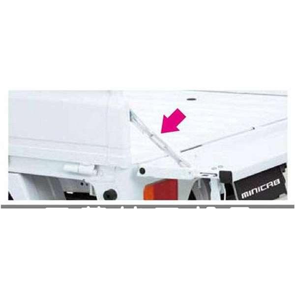 商品ID:tram015車種名：ミニキャブトラック品名：リヤゲートチェーン取り付けできる年式：平成26年2月〜next型式：SKXF詳細：リヤゲートからの積み降ろしに便利です。ゲート内側収納タイプ。2本セット。※荷台カバーとの同時装着はでき...