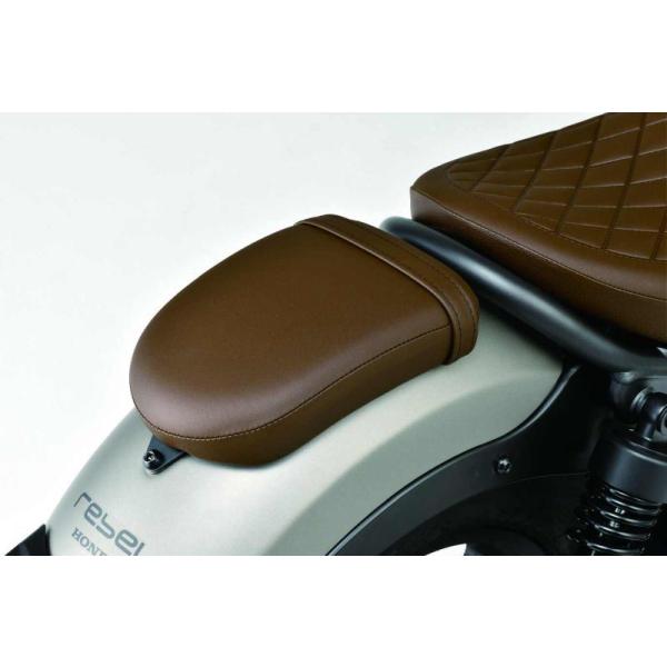 HONDA_2輪純正部品車種名：Rebel250取り付けできる年式：令和03年5月〜next型式：MC49部品名：パッセンジャーシート※ブラウン詳細：スペシャルメインシート（ブラウン）に適合する同色のパッセンジャーシートです。材質：表皮/P...