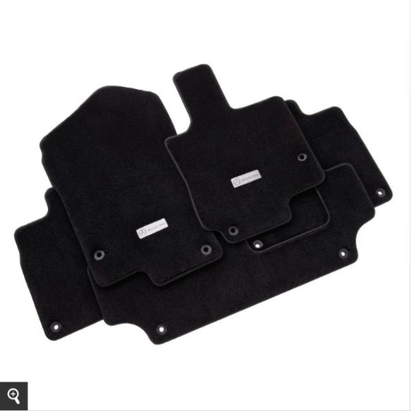 ベンツ純正部品車種名：GLS取り付けできる年式：令和02年3月〜next型式：4AA部品名：フロアマットプレミアム詳細：ボリューム感が魅力のフロアマットです。室内の高級感を高め、より快適な空間を演出。消臭機能を備えています。Mercedes...