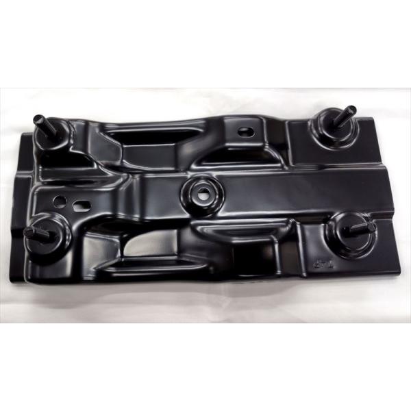 車名：アルト(セダン・バン・ハッスル) アルト タイプ1型式：HA36S様式：HA36S車台番号：100001〜120000開始年月：平成26年10月終了年月：グループ：アウターボデー・ボデーフィティングパーツカテゴリ：フロアパネル特記：2...