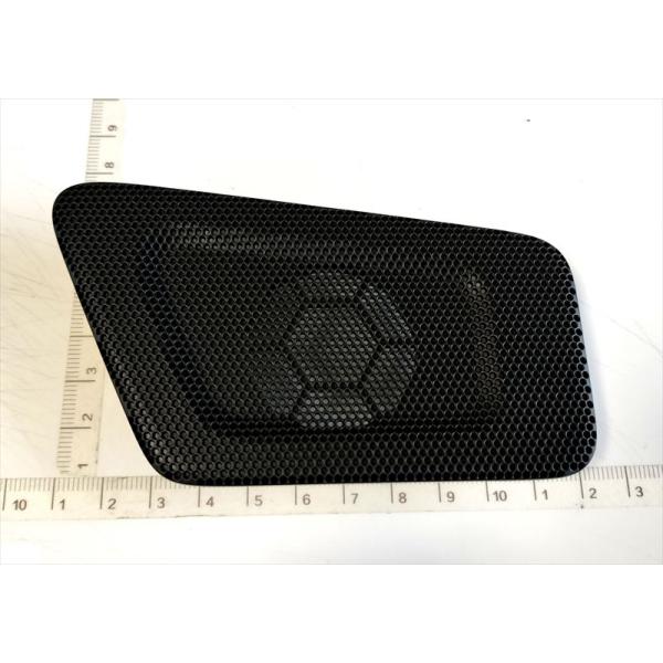 車名：ハスラー R06D型式：MR92S様式：MR92S車台番号：300001〜999999開始年月：令和04年02月終了年月：グループ：ドアフィティングパーツカテゴリ：インストルメントパネルアッパ特記：BXN,TXN品番：73833-59...