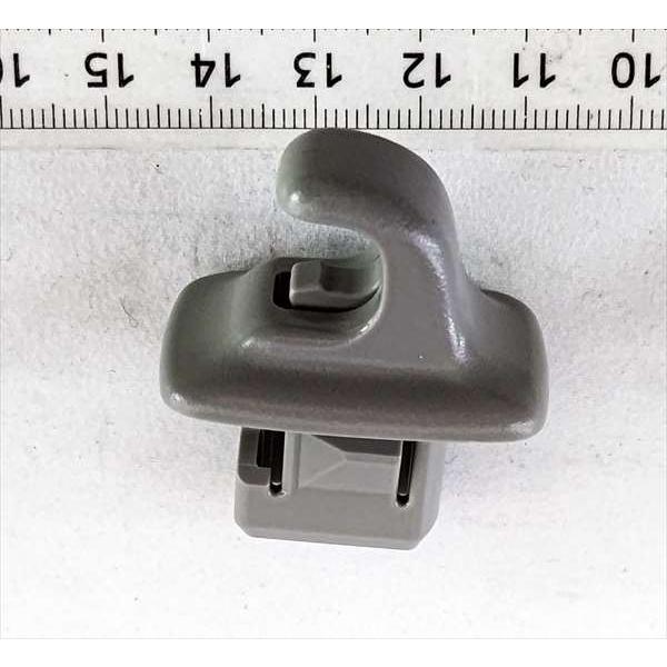 車名：ジムニー 1500 シェラ型式：JB74W様式：JB74W車台番号：170001〜開始年月：令和04年06月終了年月：グループ：ドアフィティングパーツカテゴリ：ミラー/サンバイザ特記：JC品番：84851-81P00-6GS統一先品番...