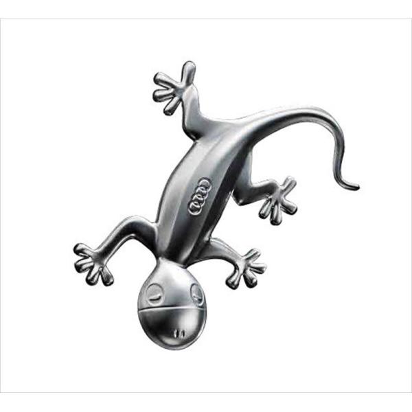 アウディ純正部品車種名：Q3取り付けできる年式：令和02年8月〜next型式：/F3DFY/F3DFGF部品名：デザインゲッコー詳細：アルミ塗装のゲッコーマスコット。エアベントに差し込んだり、マグネットでお好みの場所に固定できます。全てのグ...