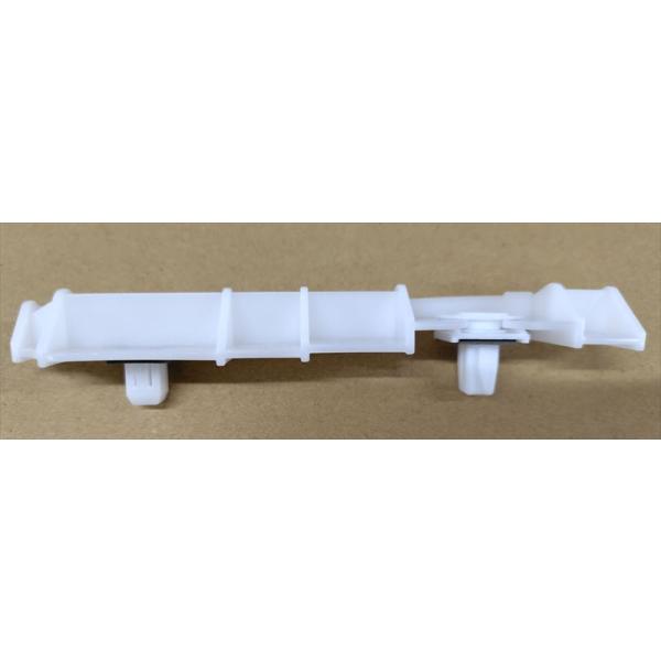 車名：R2型式：RC#グループ：ボディ、トリム、アクセサリー、エアコンカテゴリ：リアバンパーFIG：591部品コード：57707AD品名：リアのバンパーコーナ左側のブラケット品番：57707KG070