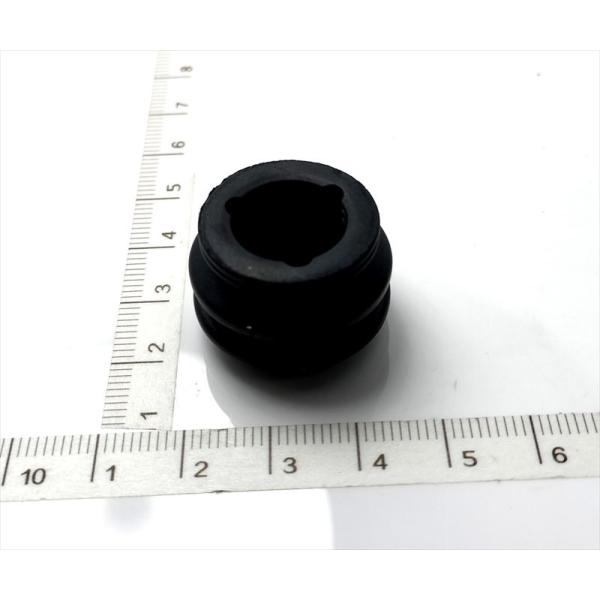 ジムニー 660 ワゴンのブーツ ブッシュダスト ※写真 No 10番車名：ジムニー 660 ワゴン型式：JB23W様式：JB23W車台番号：680001〜開始年月：平成24年04月終了年月グループ：その他（エアコン・ツール他）カテゴリ：フ...