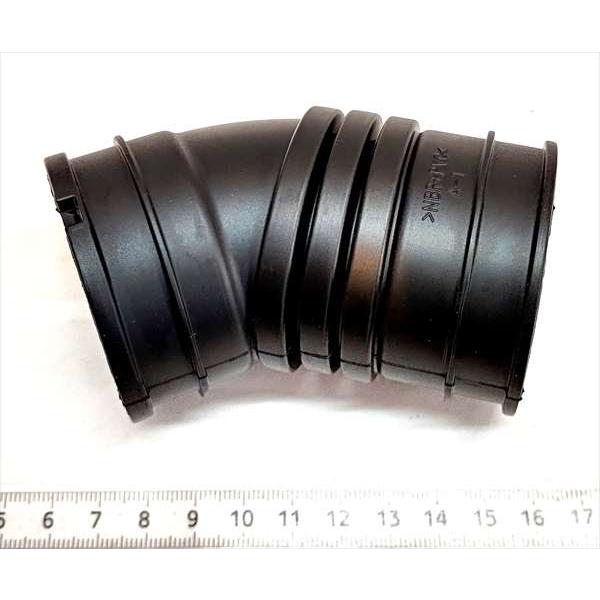 AI-startこの部品は、スズキ車のターボチャージャーに接続されるインレットホースです。エアクリーナーから供給される空気をターボチャージャーに導き、エンジンの吸気効率を高めます。交換作業は比較的簡単で、エアクリーナー側とターボチャージャー...