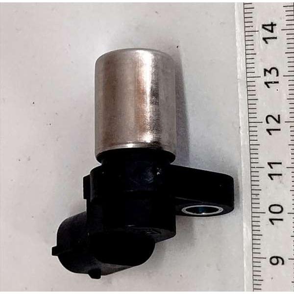 AI-startクランクシャフトセンサー（品番：22053AA053）は、エンジンのクランクシャフトの回転角度や位置を検出する重要な部品です。このセンサーは、エンジンの始動や運転中における点火タイミングや燃料噴射の制御に直接関与し、エンジン...