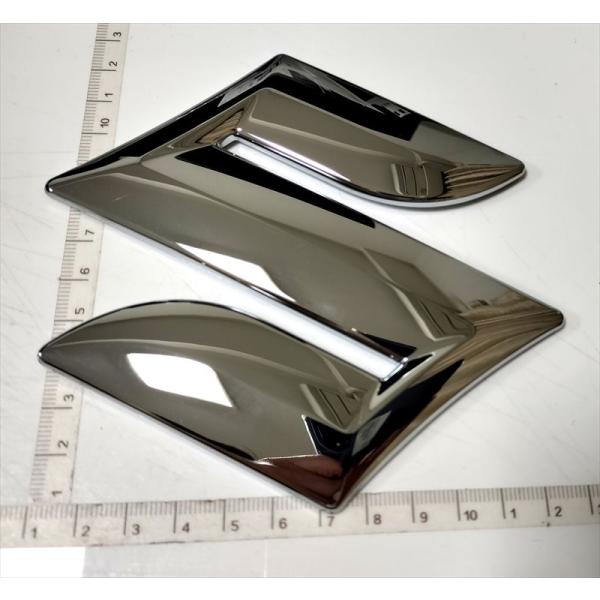 ＫＥＩ/ SWIFT SWIFT:2WDのエンブレム マークS(クローム) ※写真 No 1番車名：ＫＥＩ/ SWIFT SWIFT:2WD型式：ZC72S様式：ZC72S車台番号：300001〜開始年月：平成25年06月終了年月グループ：...