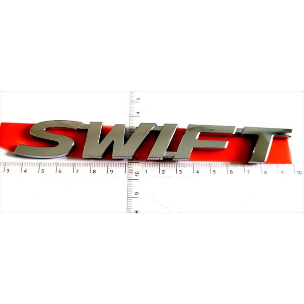 ＫＥＩ/ SWIFT SWIFT:2WDのエンブレム スイフト(クローム) ※写真 No 3番車名：ＫＥＩ/ SWIFT SWIFT:2WD型式：ZC72S様式：ZC72S車台番号：300001〜開始年月：平成25年06月終了年月グループ：...