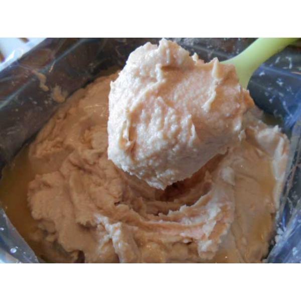 しっとり＆なめらか「酒粕漬け加工業者」が2年間冷蔵庫で練り込んだ熟成酒粕です。夏野菜、お肉、お魚などの”酒粕漬け”。ペースト状ですから（万能タイプ）「お料理：甘酒/粕汁など」や「酒粕パック（美容）」にもおすすめ！★冷蔵庫で熟成させた為、色は...