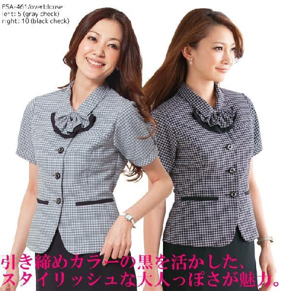モノトーンのチェックが大人可愛いオーバーブラウス。付属のリボンの位置を変えると、印象がガラリと変わります。その日の気分に合わせてくるくるスタイルチェンジを楽しんで。■カラー：グレーチェック/ブラックチェック■素材：ミニクロスチェック(ポリエ...