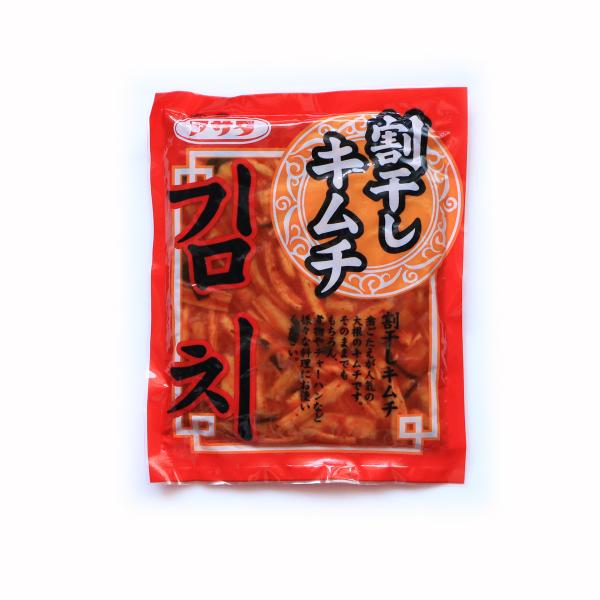 干し大根をキムチ味にしています。歯ごたえが人気の大根のキムチです。あとを引く辛味と、良く浸みこんだ旨みと甘みのバランスが程よい商品です。そのままでももちろん、煮物やチャーハンなど様々な料理にお使いください。お酒のおつまみなどにもご使用下さい...