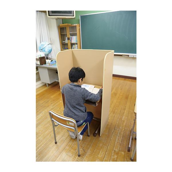 ●集中して作業を行えるスペースづくりに●周りの騒音・雑音が小さくなり、集中しやすくリラックスできる環境が作れます。●三つ折りにたたんで収納できます。＜仕様＞商品コード：sanwa 109-961商品名：コンパクト パーテーション 三つ折り全...