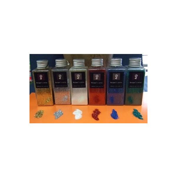 ●生花やブリザードフラワー、花器などをゴージャスにデコレートします。●従来のグリッターにはない、すばらしい上品な輝きを放ちます。●使いかたはグリッターを付着させたい部分にデザイナーズ・グルー（のり材）をスプレーします。●生花にはデザイナーズ...