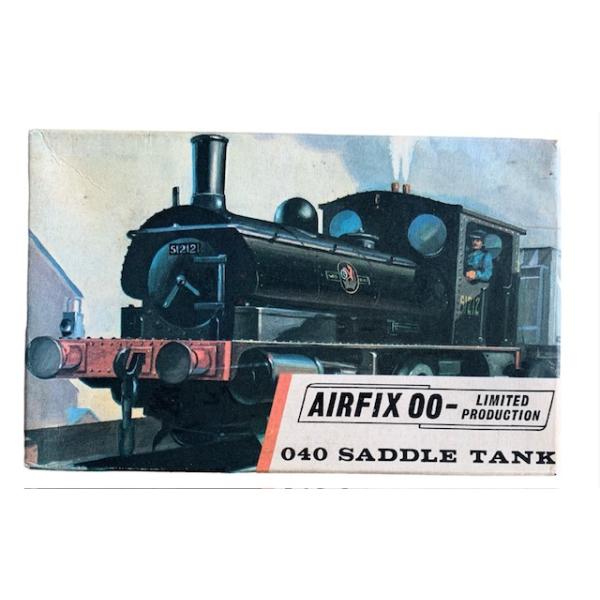 エアフィックス　040サドルタンク　AIRFIXF-00-LMITED PRODCTION 040 SADDLE TANK 組み立てキット　プラモデ経年劣化によりパッケージにダメージが多少ございます。部品パーツが外れている場合がございます。...