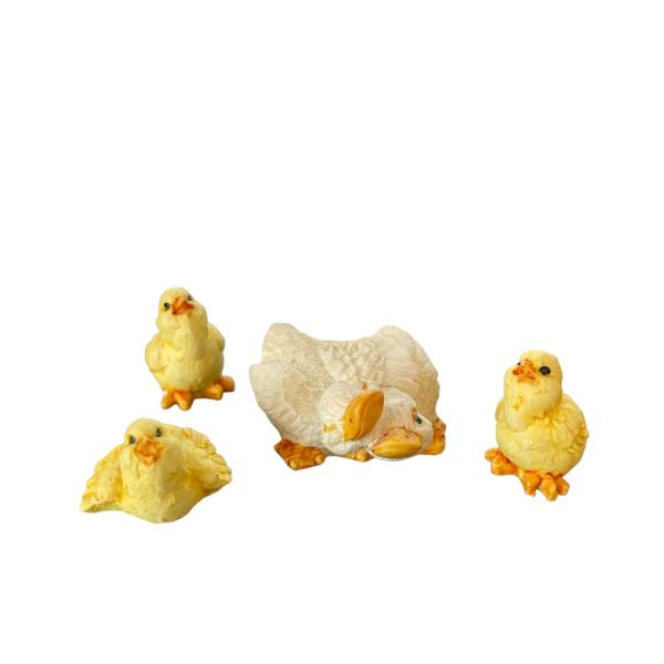 アヒルとひよこ4体セット　ARTEFICE DECORATO A MANO MADE IN ITALY  ミニチュアひよこ3羽と、夫婦アヒルがとても可愛らしいです。ひよこサイズ:H1.8~2cm夫婦あひるサイズ:H2.4cm材質:陶磁器モニ...