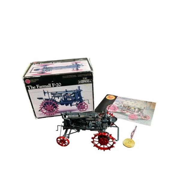 1932McComick Deering Farmall F-20(#638) PRECISION SERIES3 記念Farmall冊子・メダル付属　箱あり　ダイキャスト製こちらはTHE PRECISION SERIES COLLECTI...