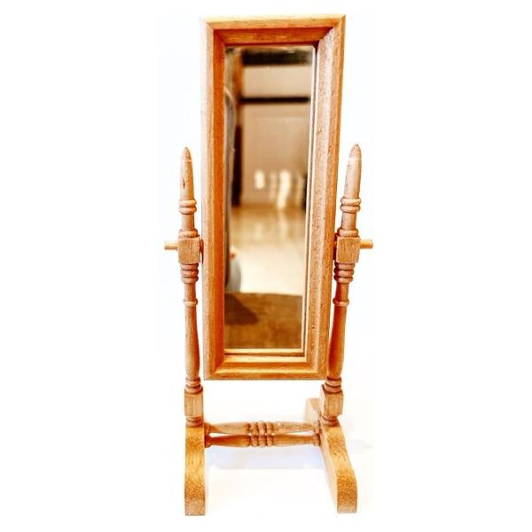 可愛らしいカントリー風な姿見ミラー。サイズ約: H14.8cm×W6.5cm×D4.6cm材質:木・鏡モニターの発色具合により見え方が異なる場合がございます。