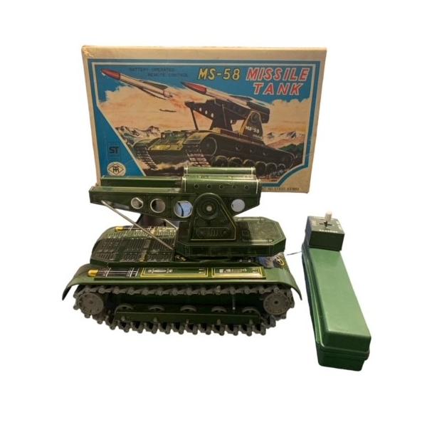 増田屋　MS-58 MISSLE TANK 3458　ブリキ戦車　昭和レトロ　ビンテージTOY昭和レトロ感じる戦車のブリキTOY。こちらは電池を入れると戦車が動くアクションがございますが、動作不良となります。付属のミサイルがございません。サ...